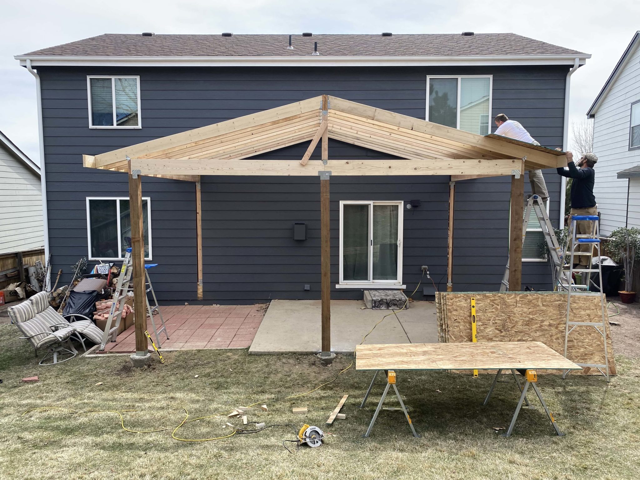 Front porch roof construction in Highlands Ranch | Customsunroom